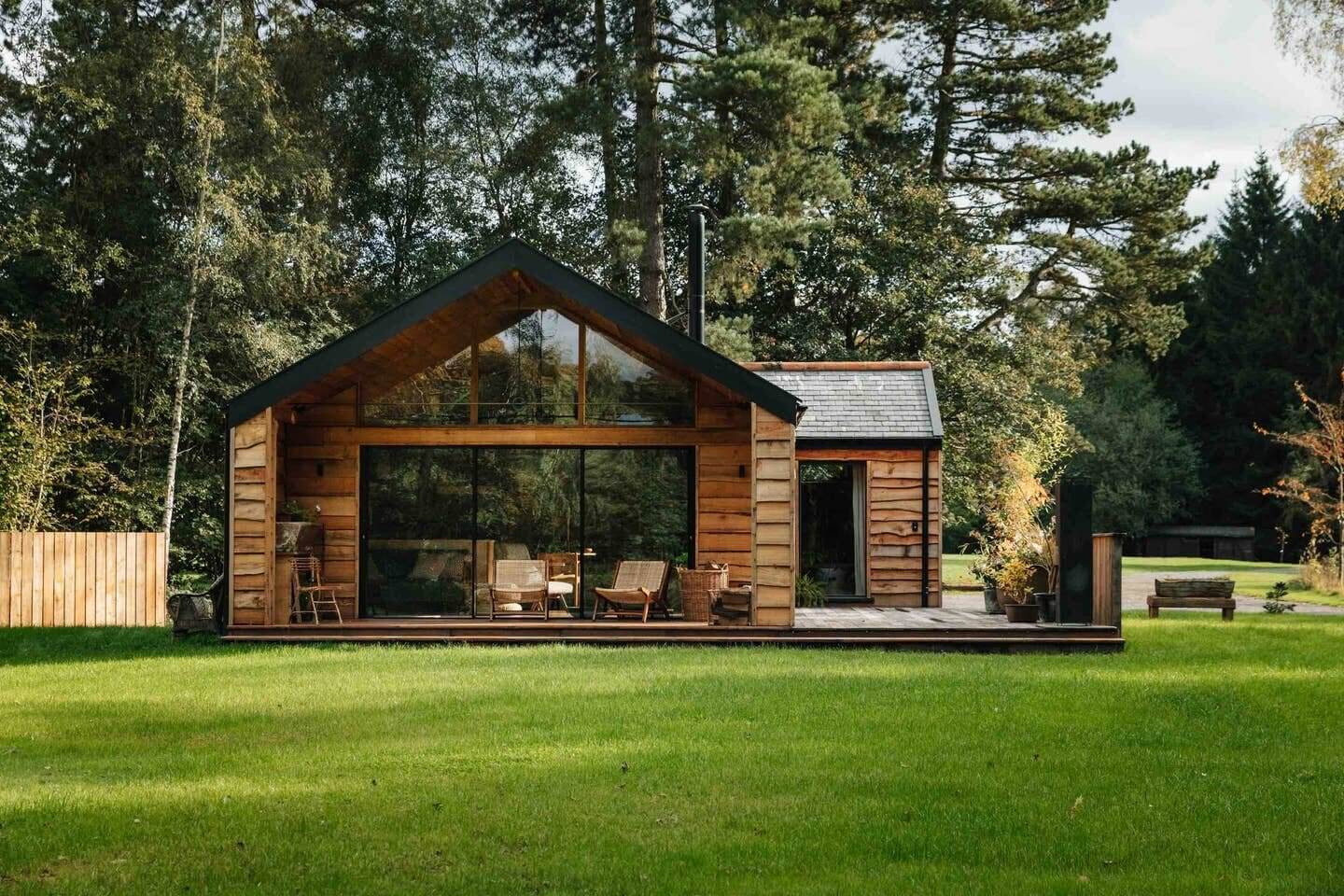 HANDMADE LAKE SIDE SMALL HOUSE - TINY HOUSE